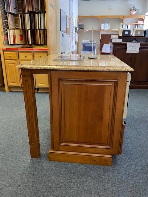 Showroom Display Cabinets & Countertops - Modern Kitchens